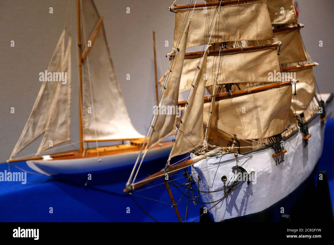 Vintage model boats hi-res stock photography and images - Alamy