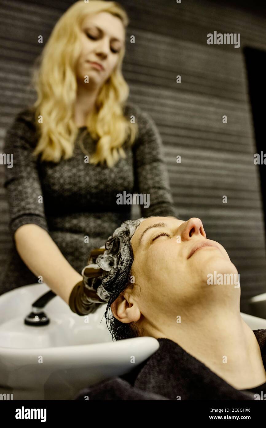 Hair salon basin hi-res stock photography and images - Alamy