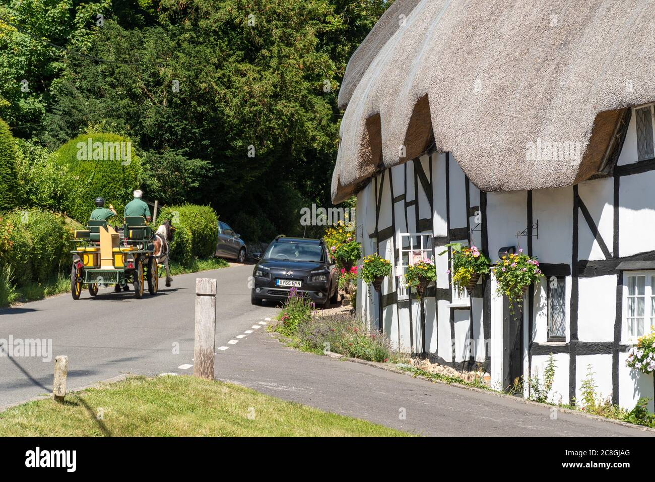 Pretty thatched cottages in the Hampshire village of Wherwell, England ...