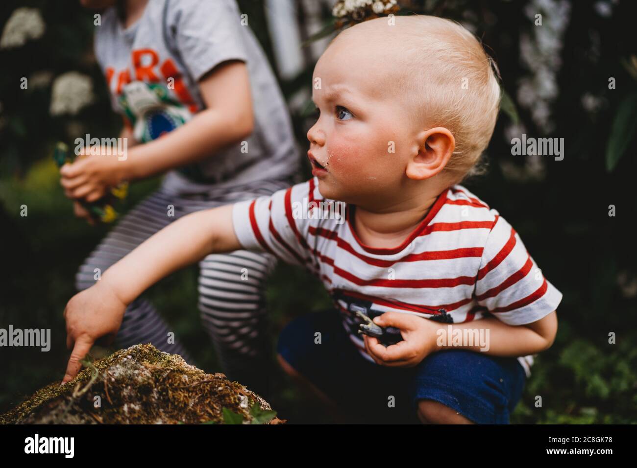 Baby exploring garden hi-res stock photography and images - Alamy