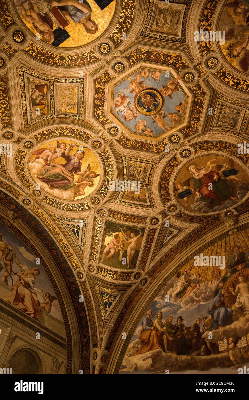 Vatican city tourist places hi-res stock photography and images - Alamy