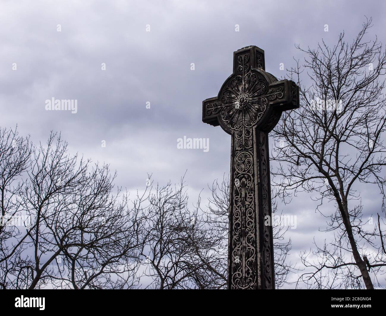 A celtic cross next to the Edinburgh Castle Esplanade (Parade Ground ...