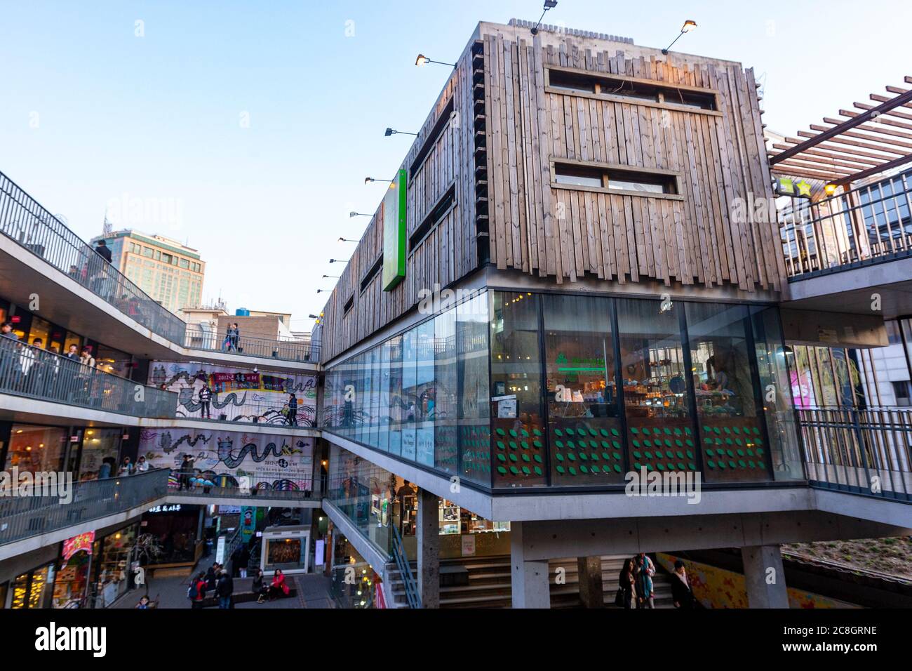 Ssamziegil shopping complex, Insa-dong, about 100 galleries Insadong ...