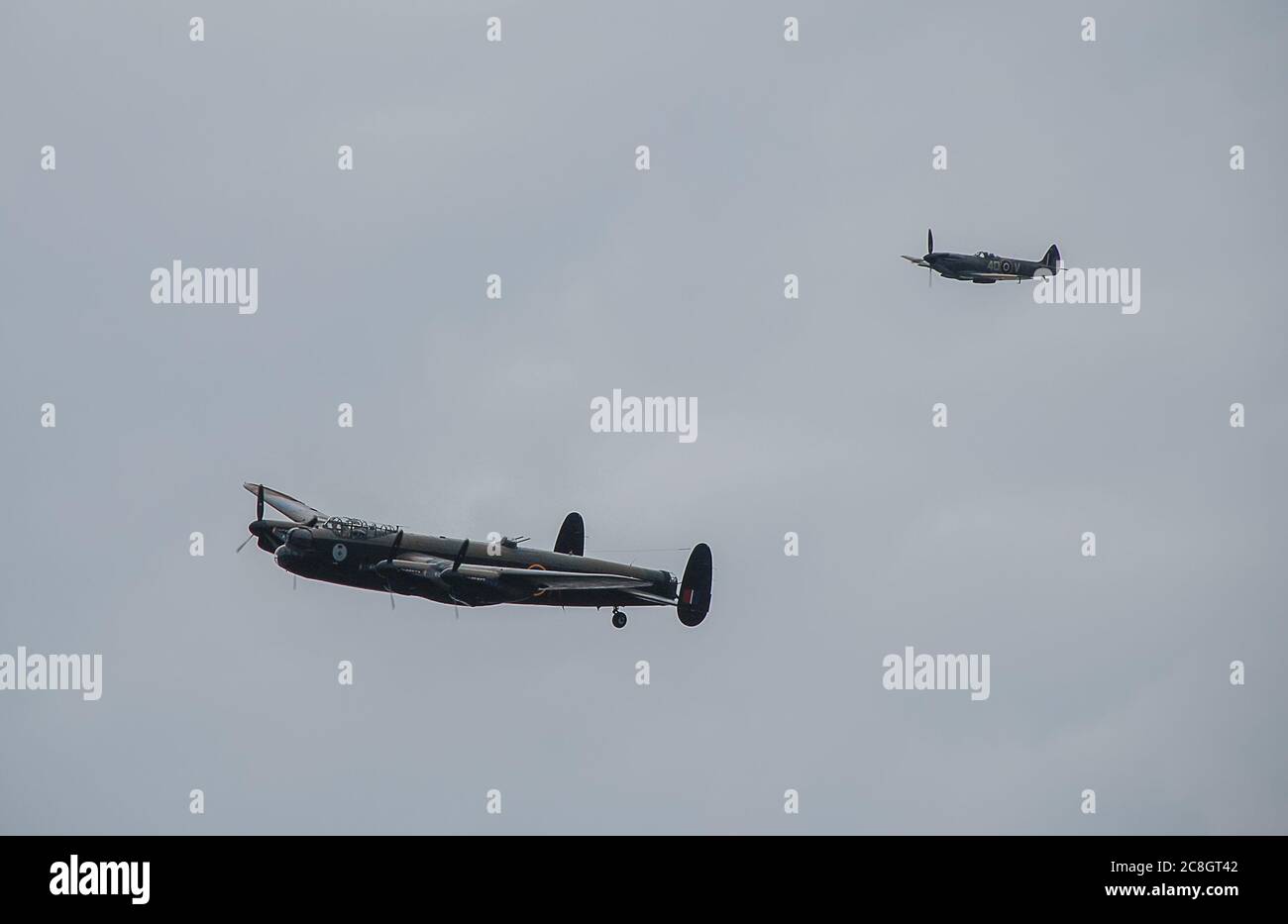 Lancaster bomber iconic ww2 aircraft hi-res stock photography and images - Alamy