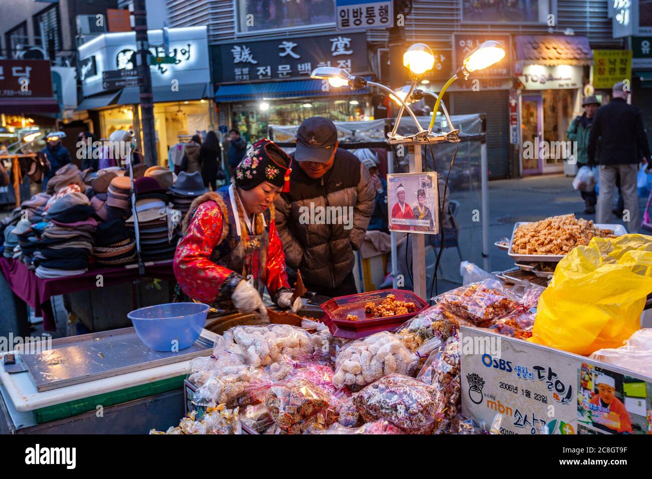 Street food stalls in Insa-dong, Insadong-gil, Jongno-gu, Seoul, South ...