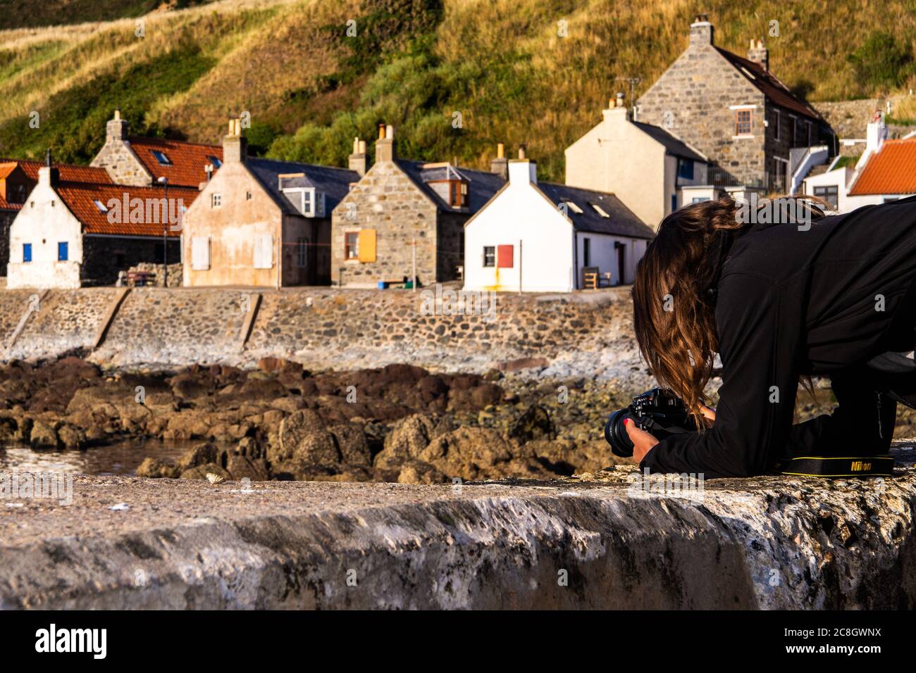 View of the beautiful fishing village of Crovie with the typicals ...