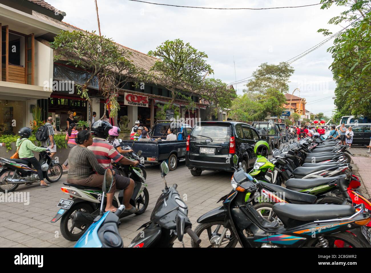Road traffic in Ubud Stock Photo - Alamy