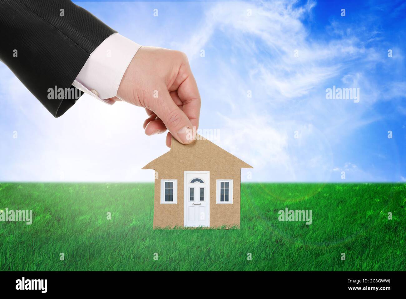 Cardboard house hi-res stock photography and images - Alamy