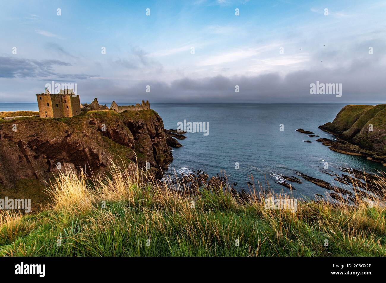 Stonehaven, SCOTLAND: Beautiful view of the Dunnottar Castle's ruins ...