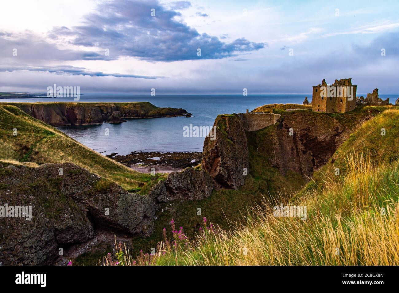Stonehaven, SCOTLAND: Beautiful view of the Dunnottar Castle's ruins ...