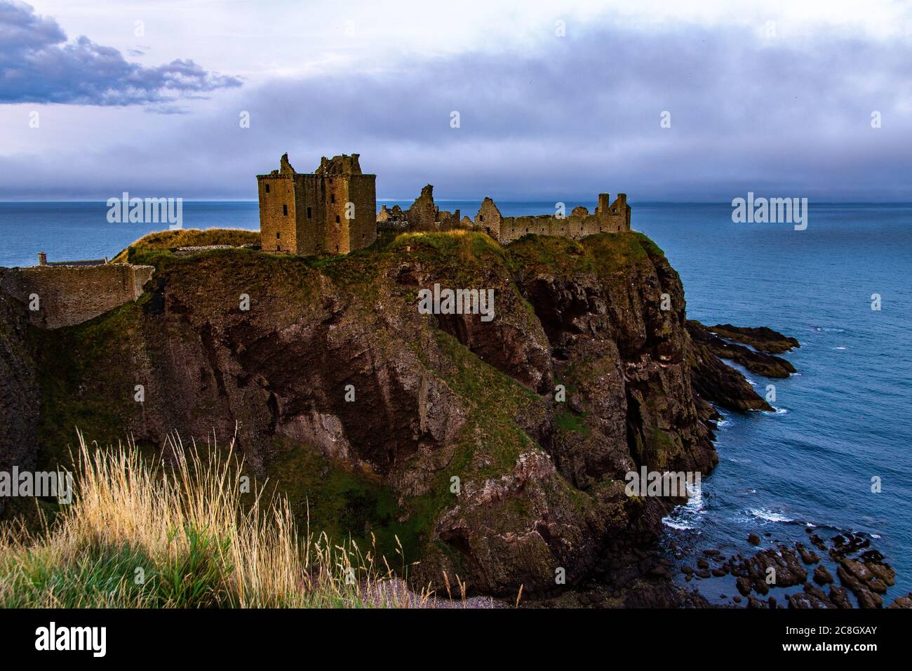 Stonehaven, SCOTLAND: Beautiful view of the Dunnottar Castle's ruins ...