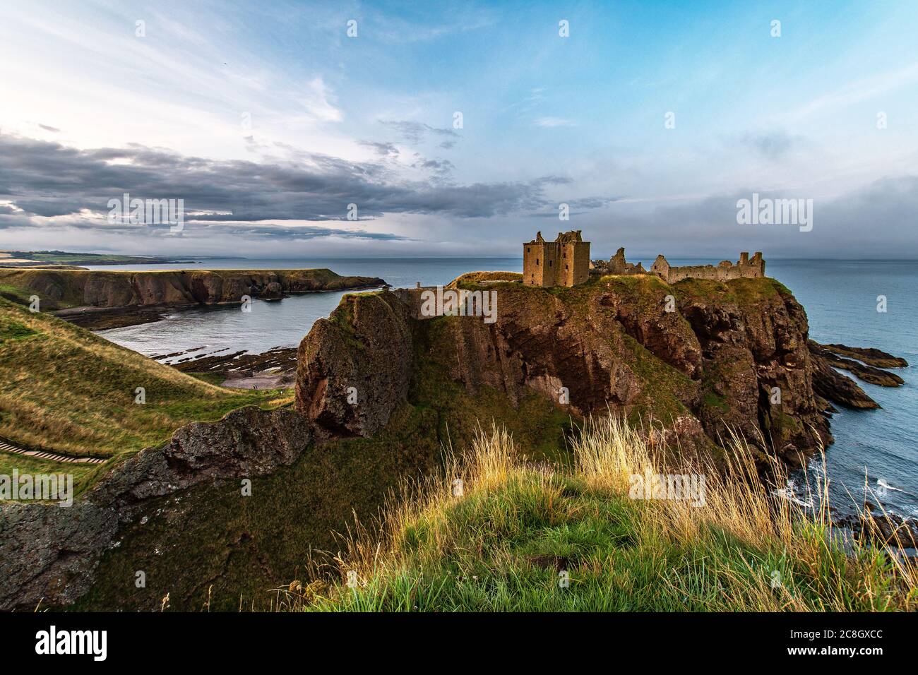 Stonehaven, SCOTLAND: Beautiful view of the Dunnottar Castle's ruins ...