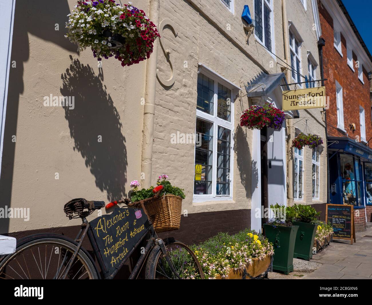 Antique store hungerford hi-res stock photography and images - Alamy