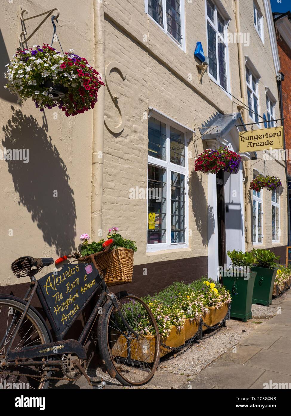 Antique store hungerford hi-res stock photography and images - Alamy
