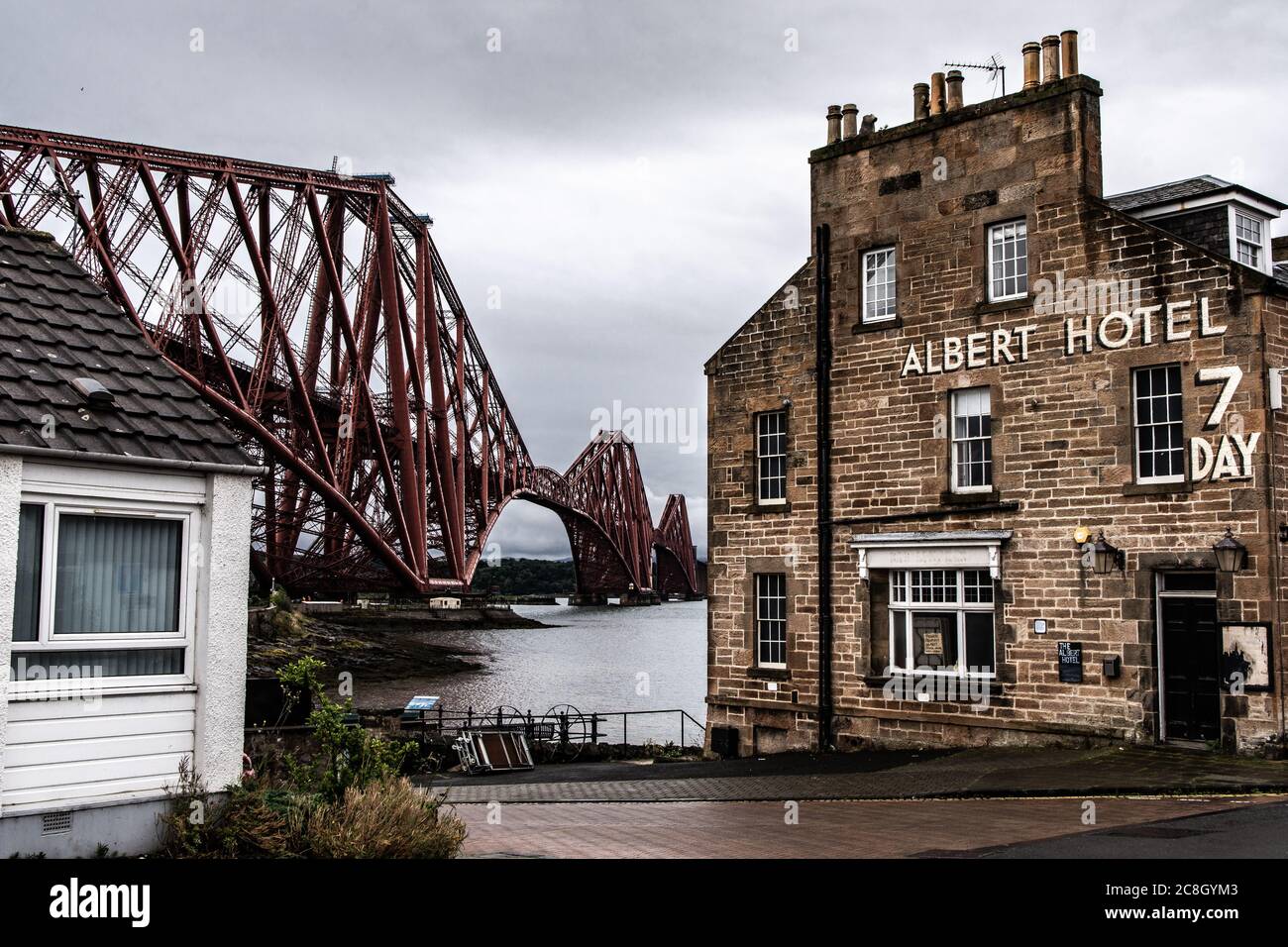 Edinburgh, SCOTLAND: Beautiful view of the railway bridge "Firth of ...