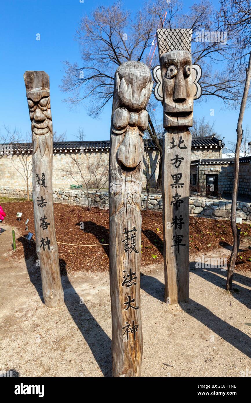 Wood carved poles in National Folk Museum of Korea, Samcheongdong-gil ...