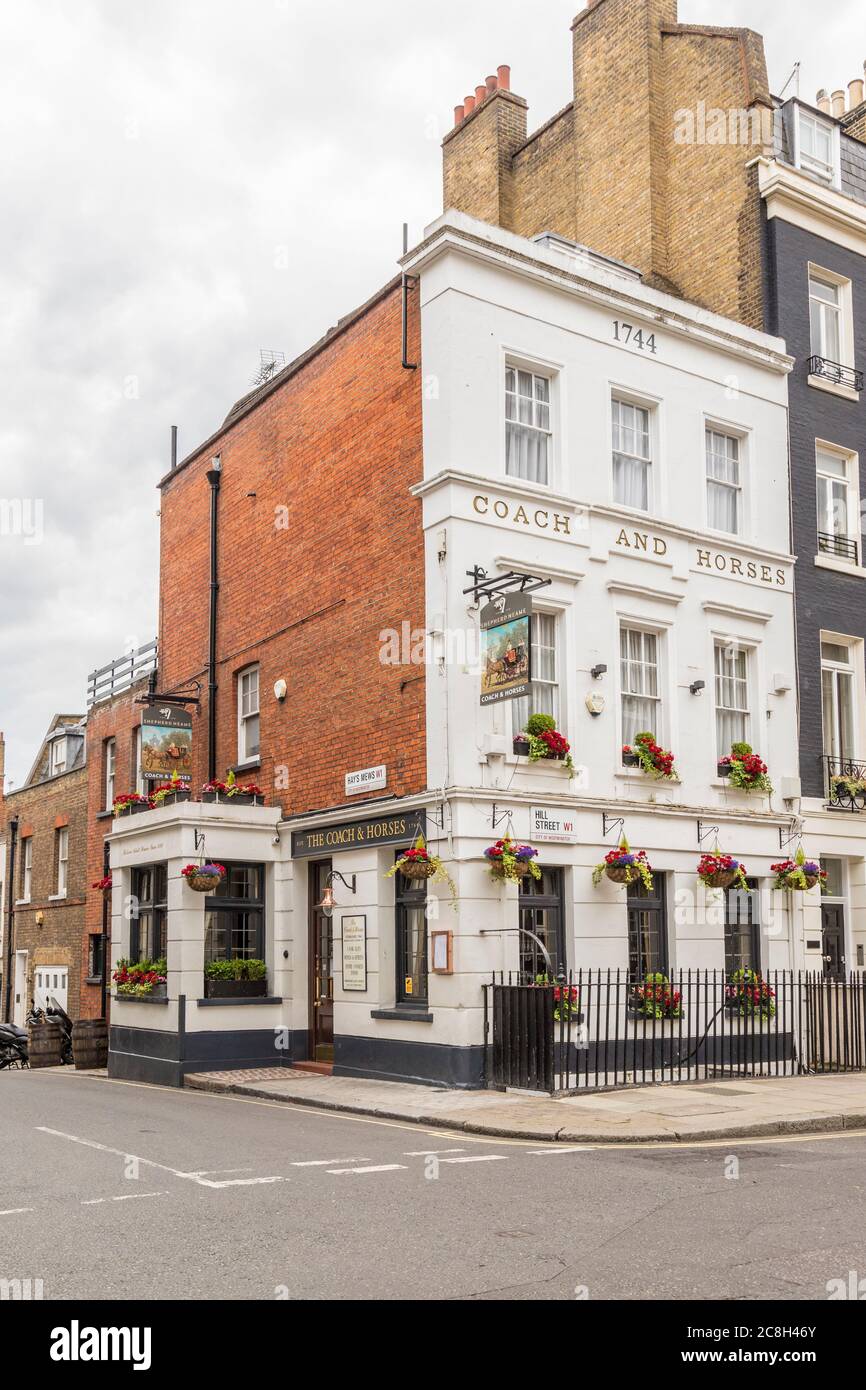 Mayfair pubs hi-res stock photography and images - Alamy