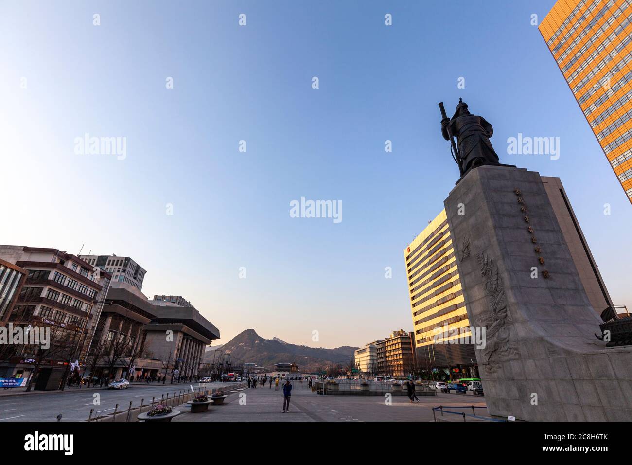 Statue of Admiral Yi Sun Shin, Sejong-daero, Sejongno, Jongno-gu, Seoul ...