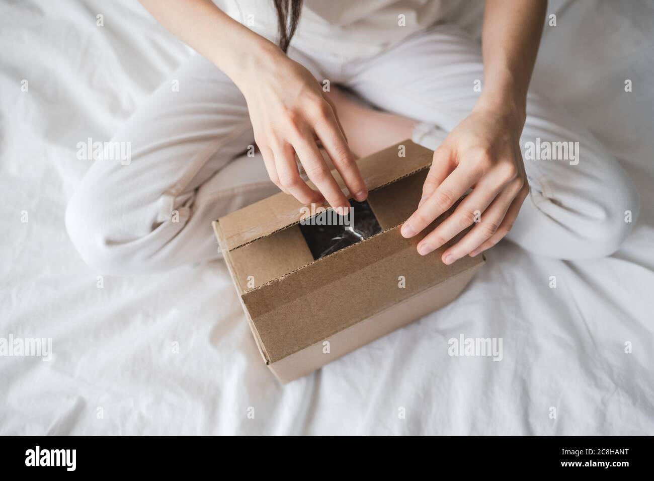 Female hands open cardboard box hi-res stock photography and images - Alamy