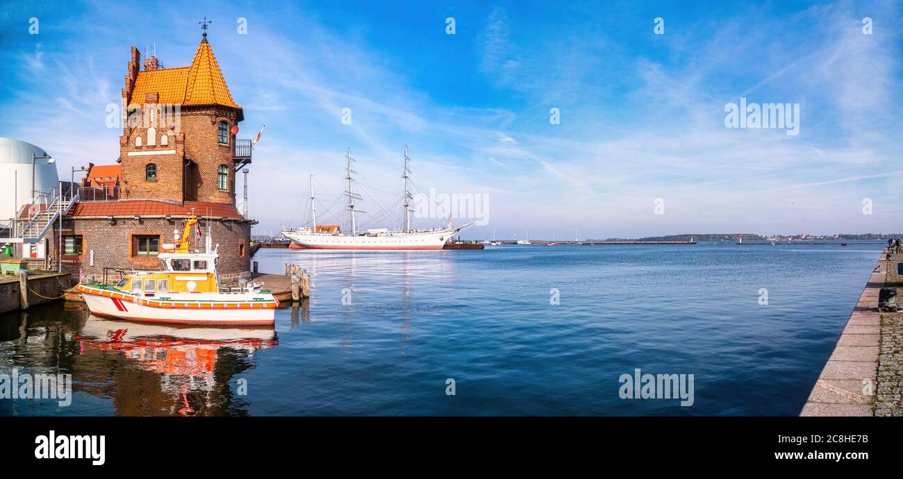 Ship pilot house hi-res stock photography and images - Alamy