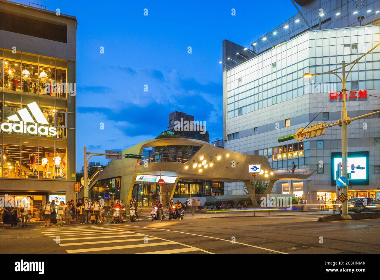 Taipei street fashion in taipei hi-res stock photography and images - Alamy