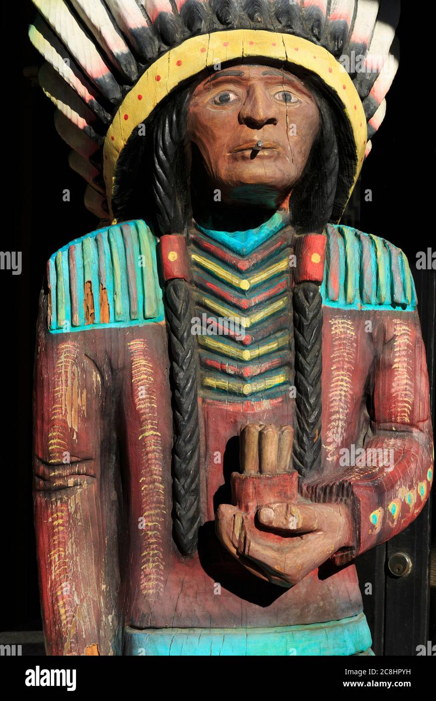 Cigar store indian statue hi-res stock photography and images - Alamy