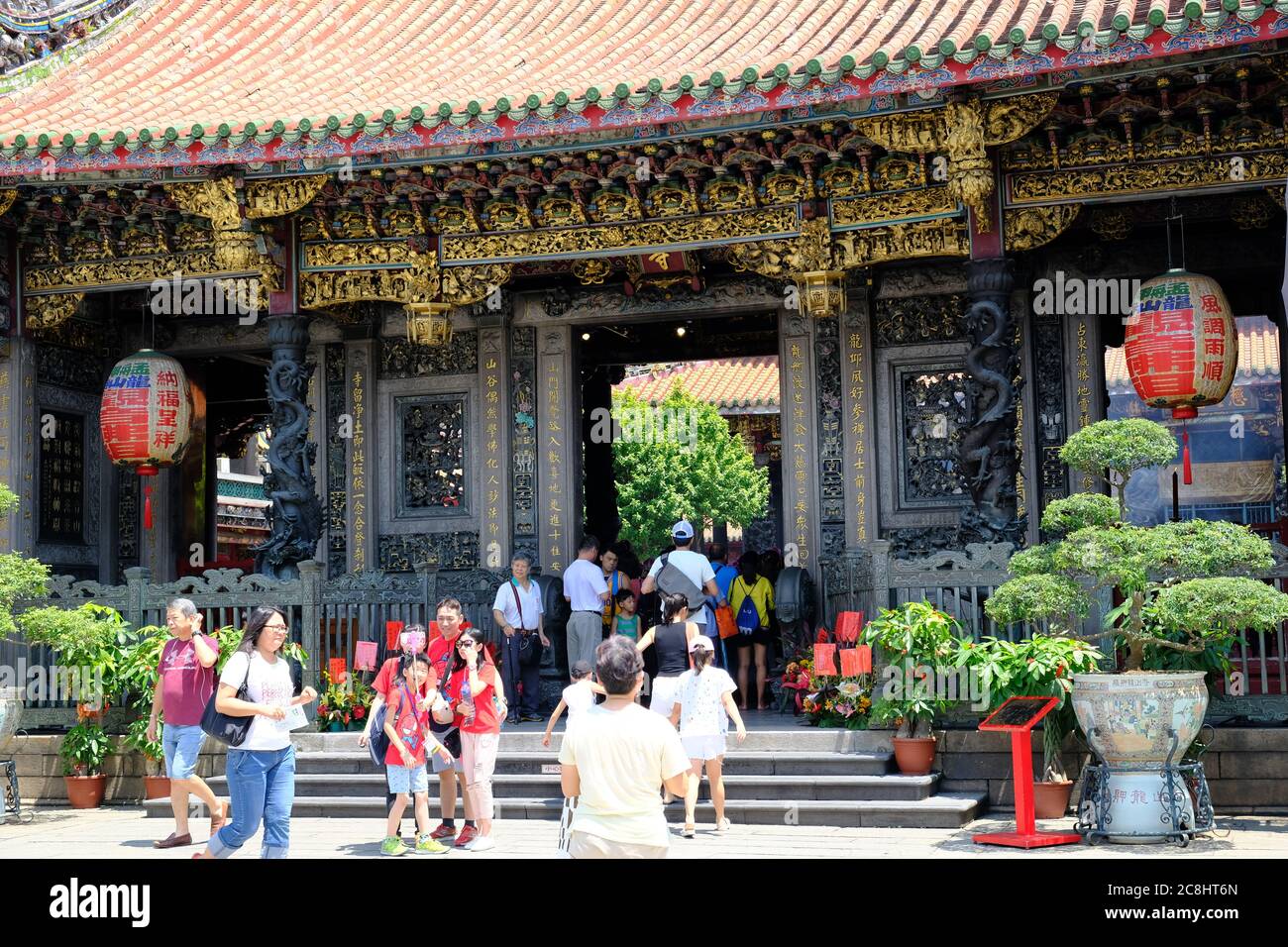 Famous gate hi-res stock photography and images - Alamy