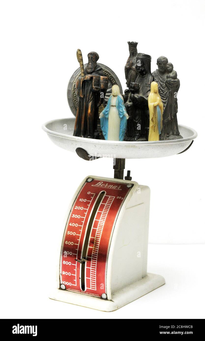 Weighs hi-res stock photography and images - Alamy