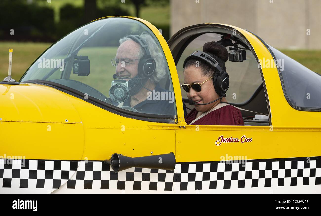 Jessica cox pilot hi-res stock photography and images - Alamy