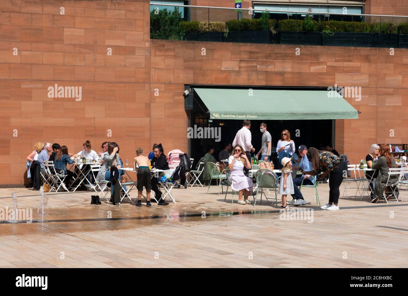 Alfresco dining in Liverpool ONE shopping centre Stock Photo - Alamy