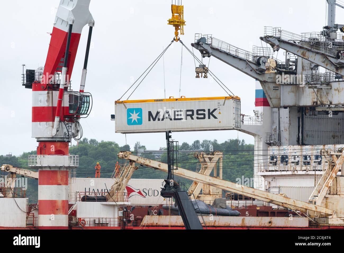 Crane unloads container ship Sevmorput - Russian nuclear-powered ...