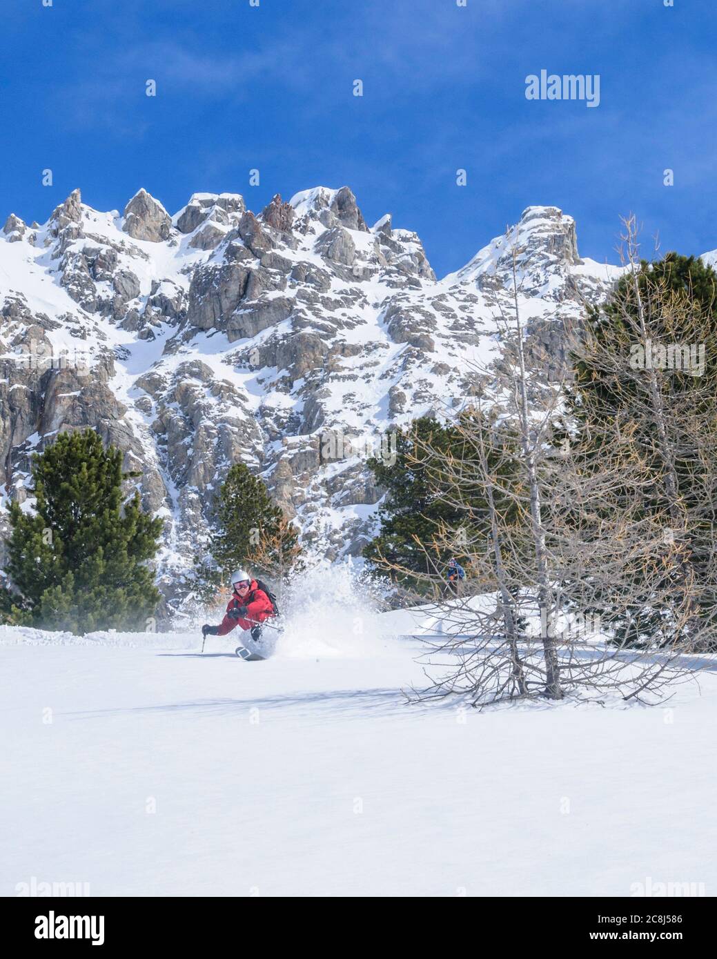 Skiing in the alps hi-res stock photography and images - Alamy