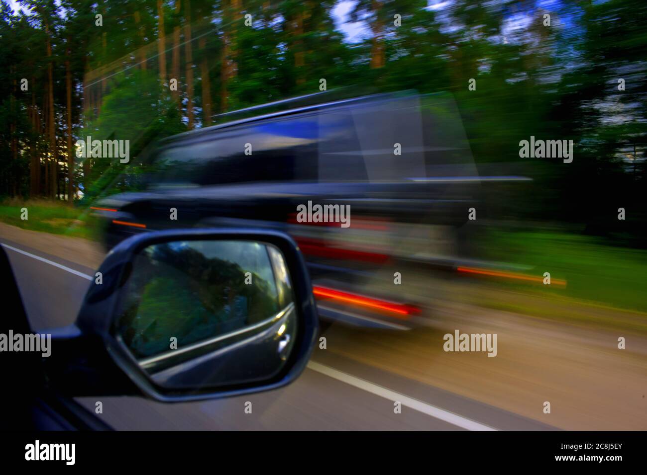 Pass passing overtake overtaking hi-res stock photography and images ...