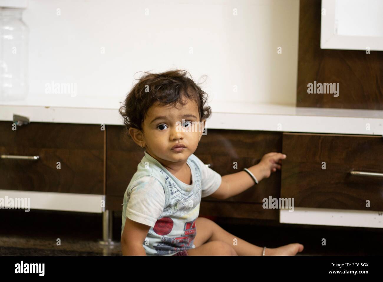 Child looking at the camera hi-res stock photography and images - Alamy