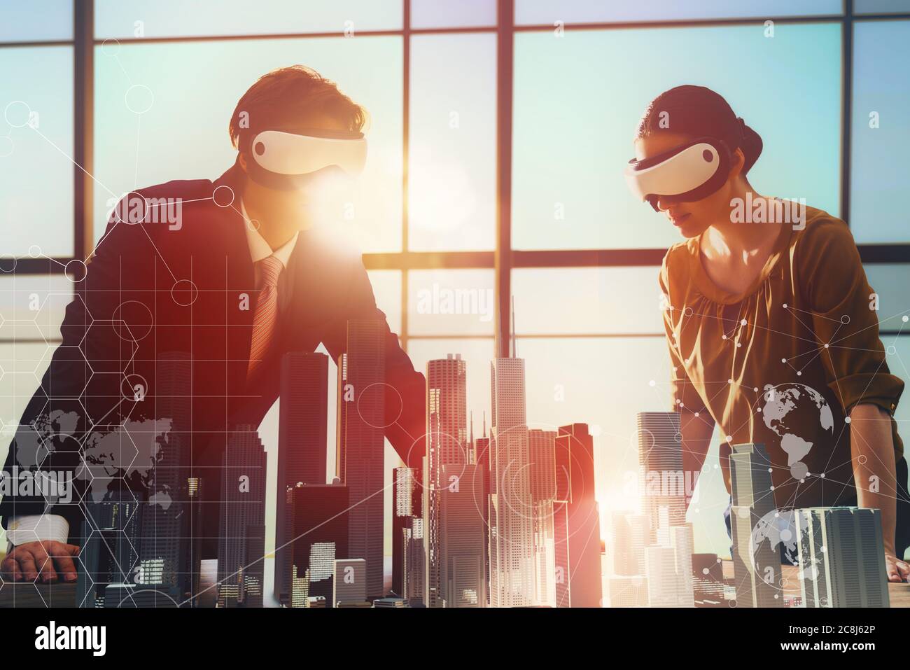 Virtual team building hi-res stock photography and images - Alamy