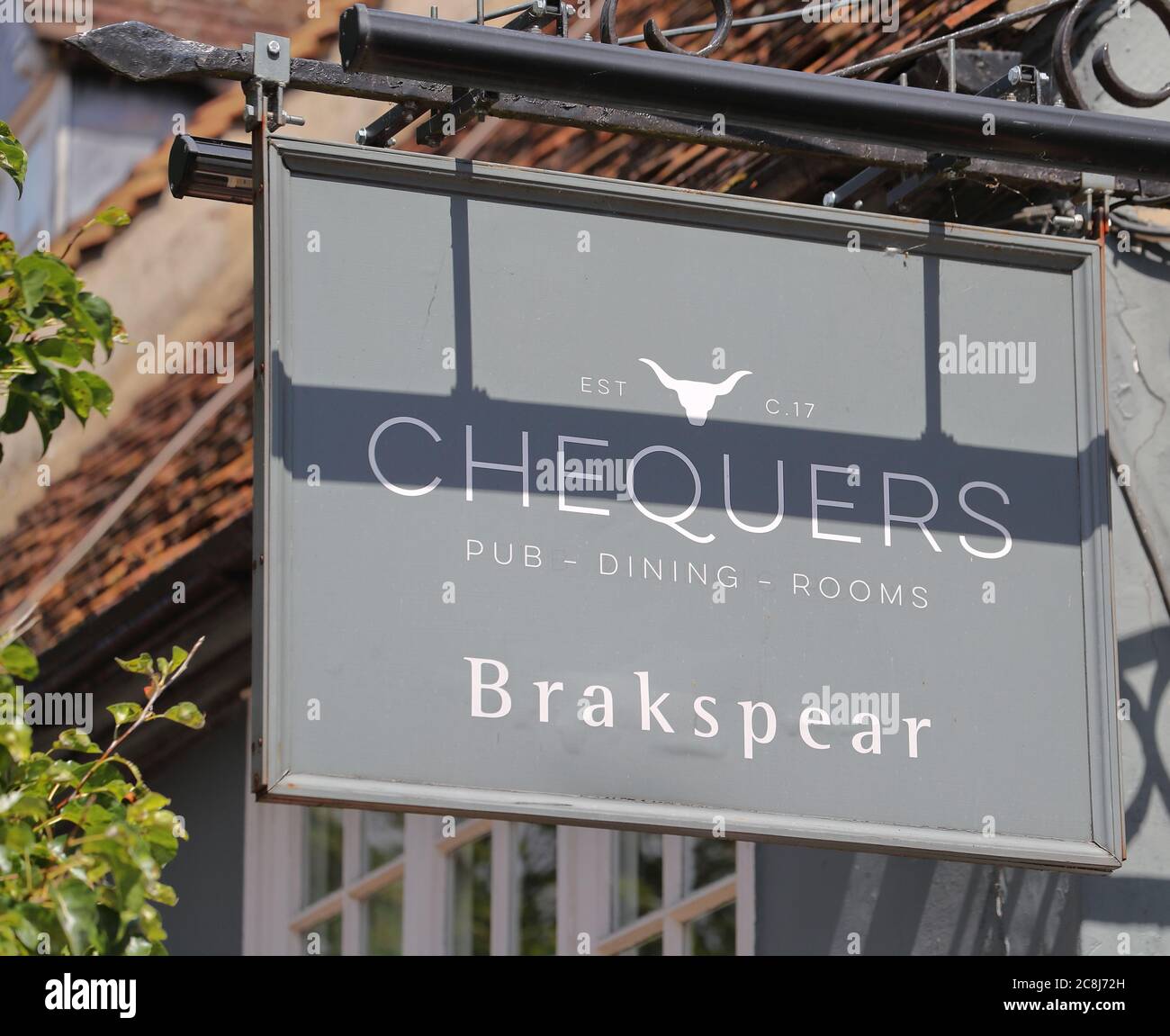 Chequers pub sign hi-res stock photography and images - Alamy