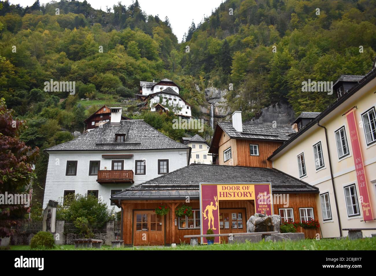 HALLSTATT, AUSTRIA October 01, 2018 The Hallstatt Museum in front of a ...
