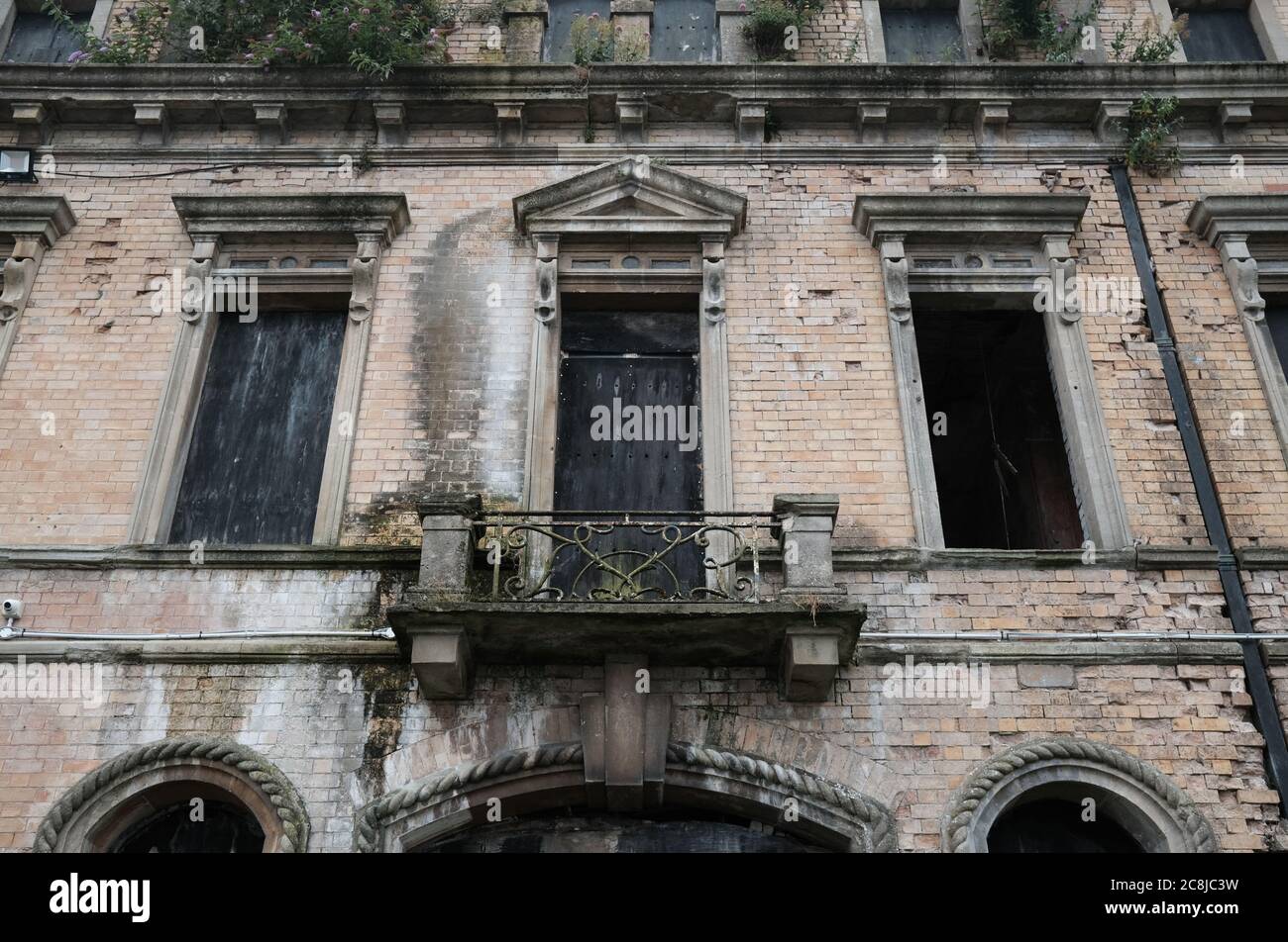 Empty disused building hi-res stock photography and images - Alamy