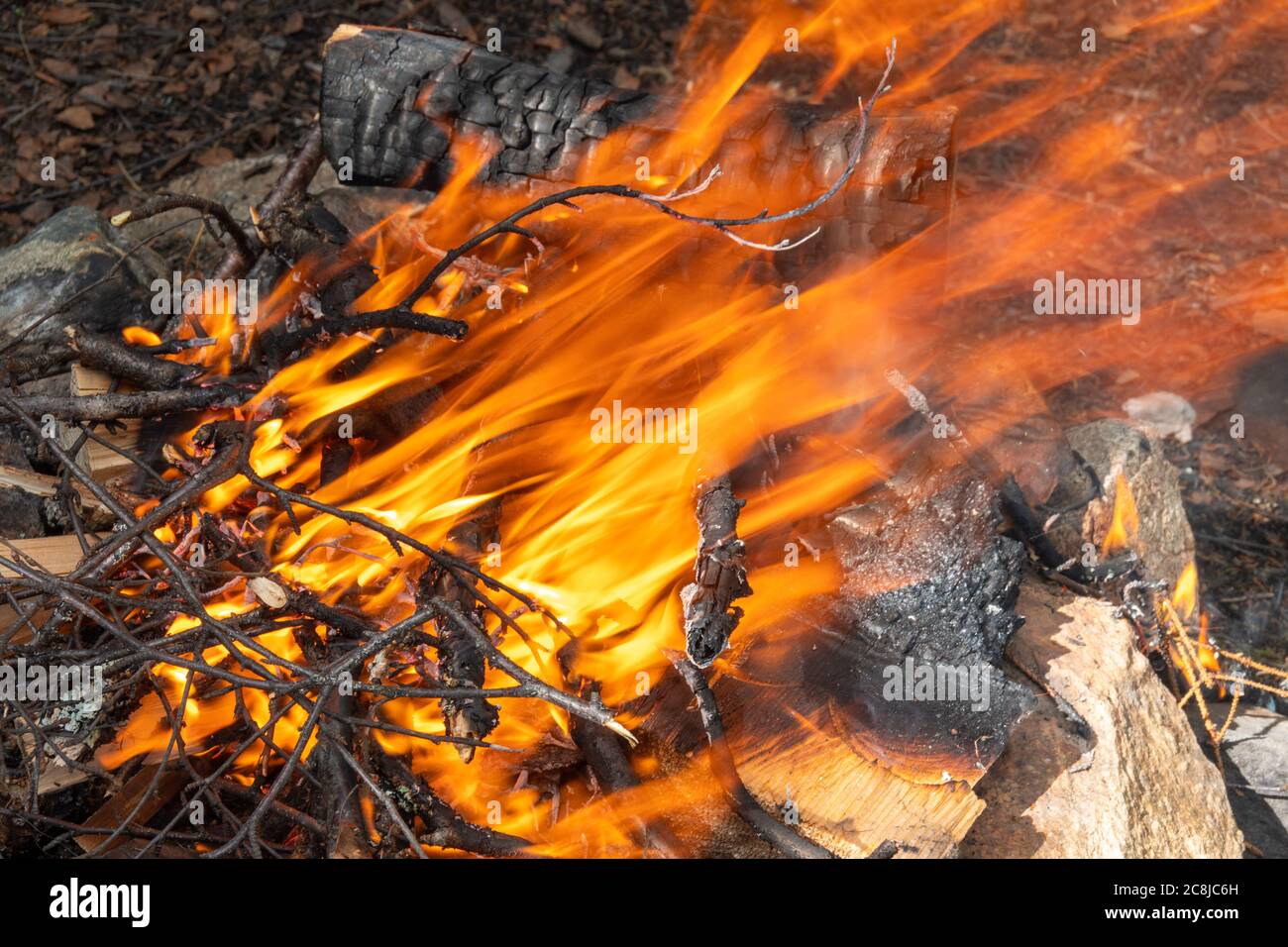 A campfire, fire and heat up close Stock Photo - Alamy