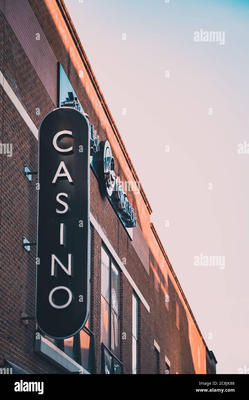 Side signboard hi-res stock photography and images - Alamy