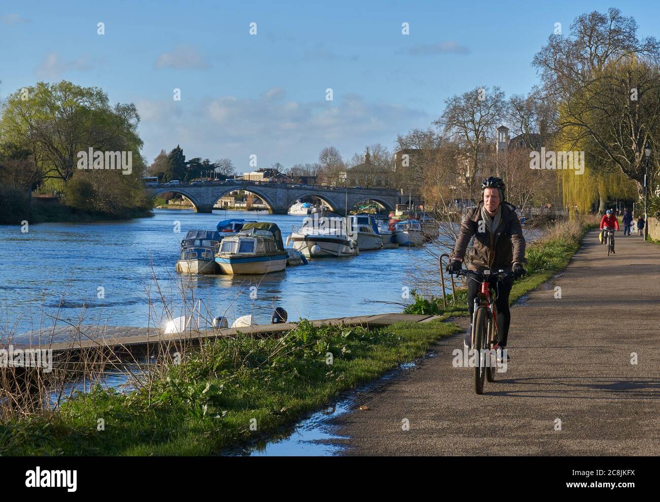 Thames path cycling london hi-res stock photography and images - Alamy