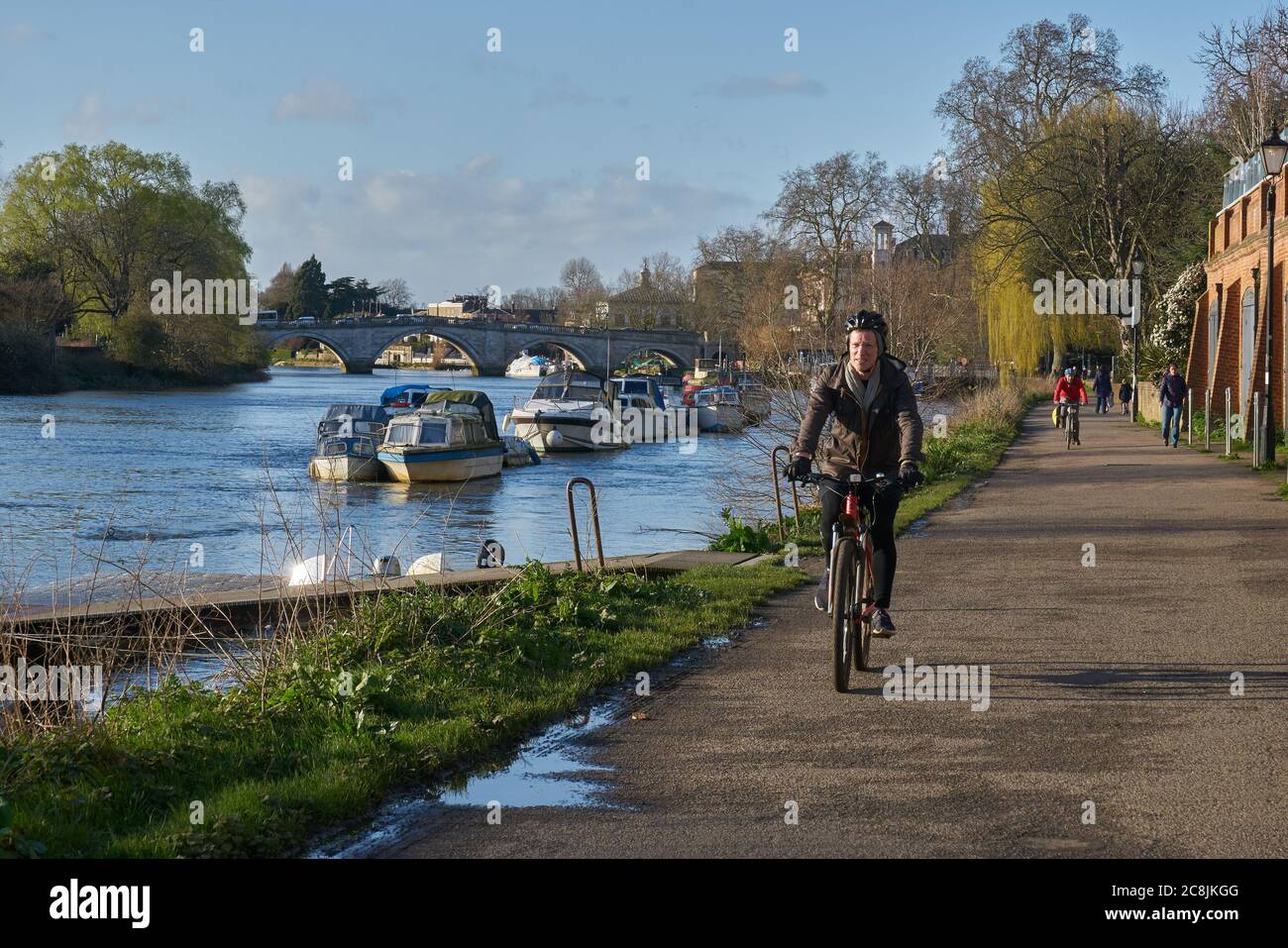 cycling the thames path in richmond Stock Photo - Alamy