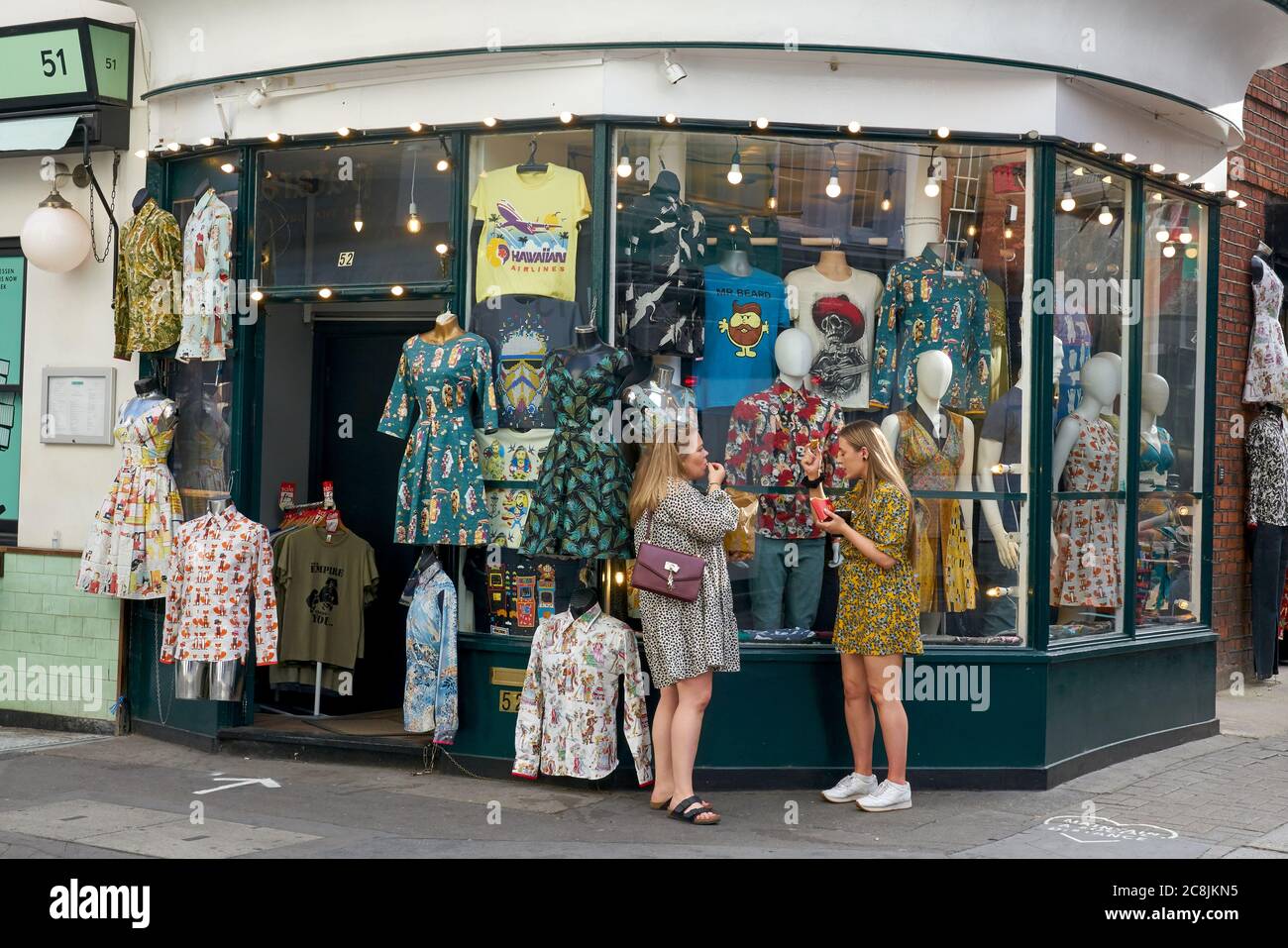 Clothes trends london hi-res stock photography and images - Alamy