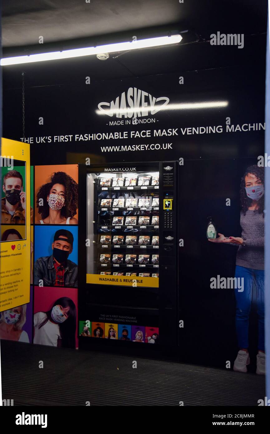 Maskey fashionable hi-res stock photography and images - Alamy