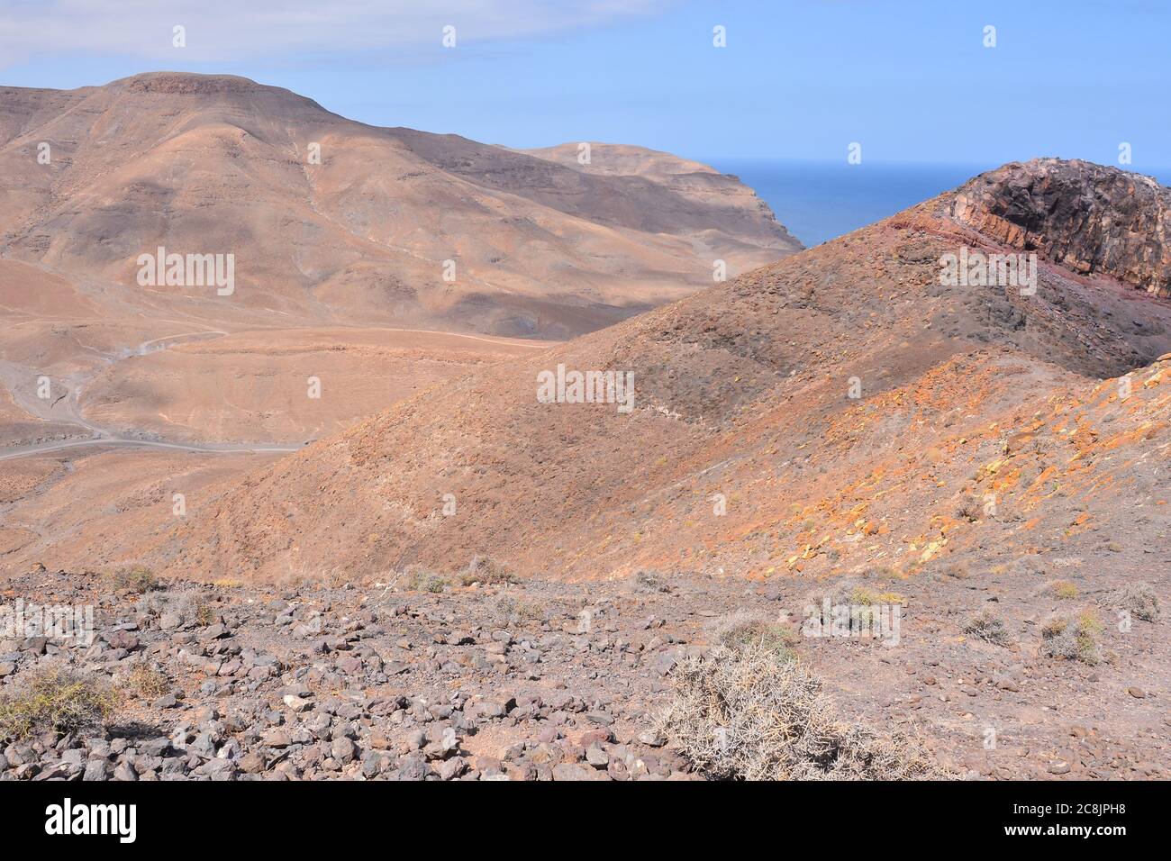 Photo Picture of a Beautiful Dry Desert Landscape Stock Photo - Alamy
