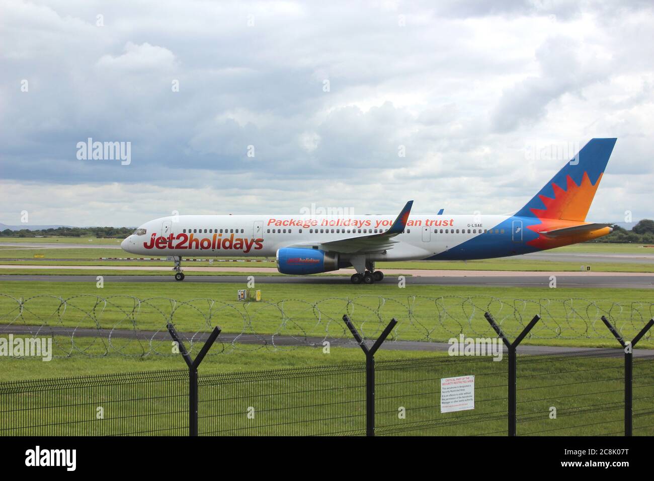Jet 2 holiday Boeing 737 a Manchester airport Stock Photo - Alamy