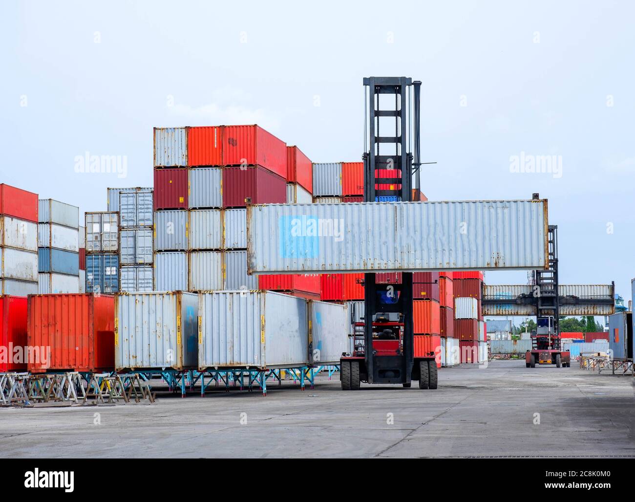 Empty container stacker hi-res stock photography and images - Alamy