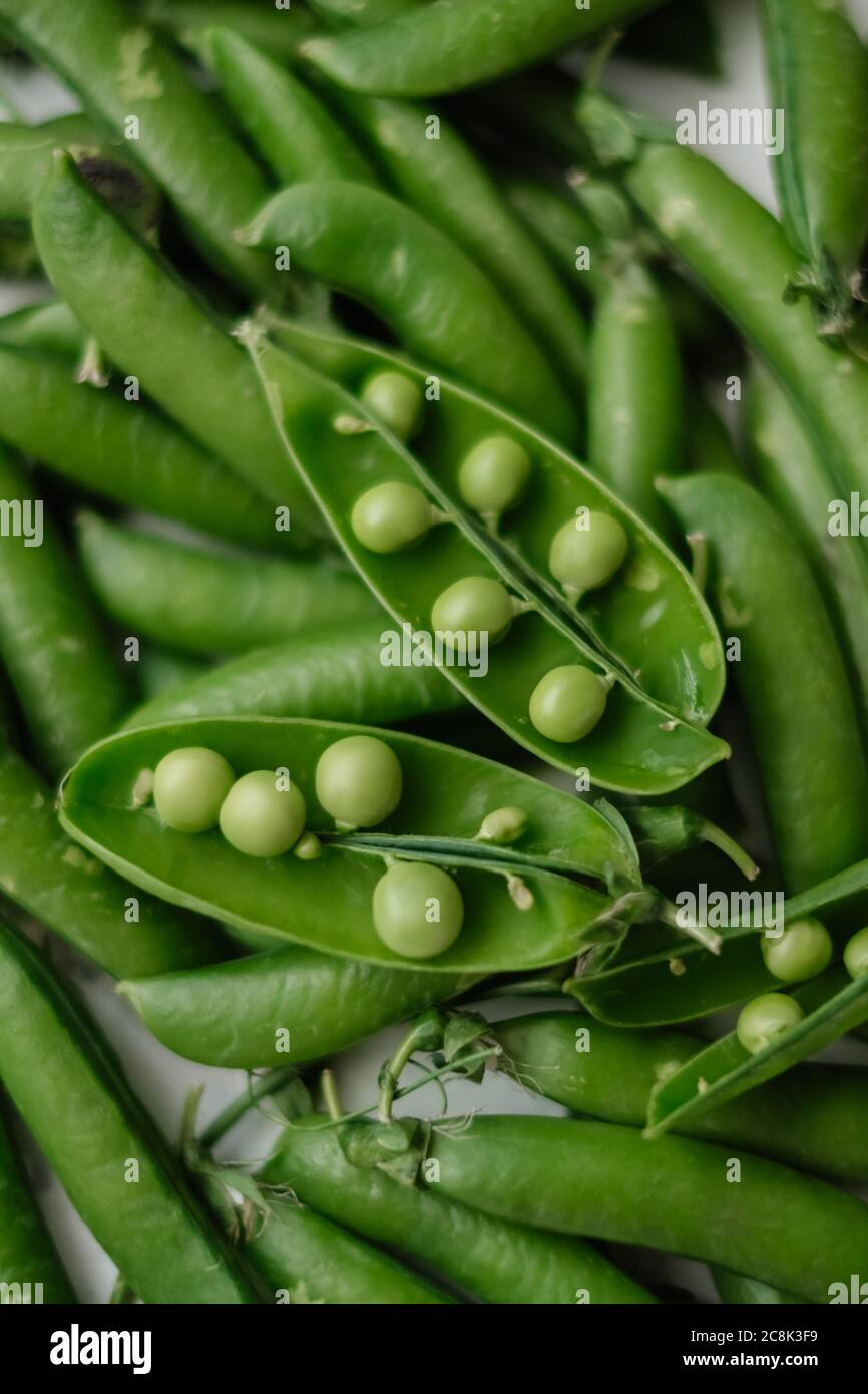 Green fresh peas close-up. Healthy food background Stock Photo - Alamy