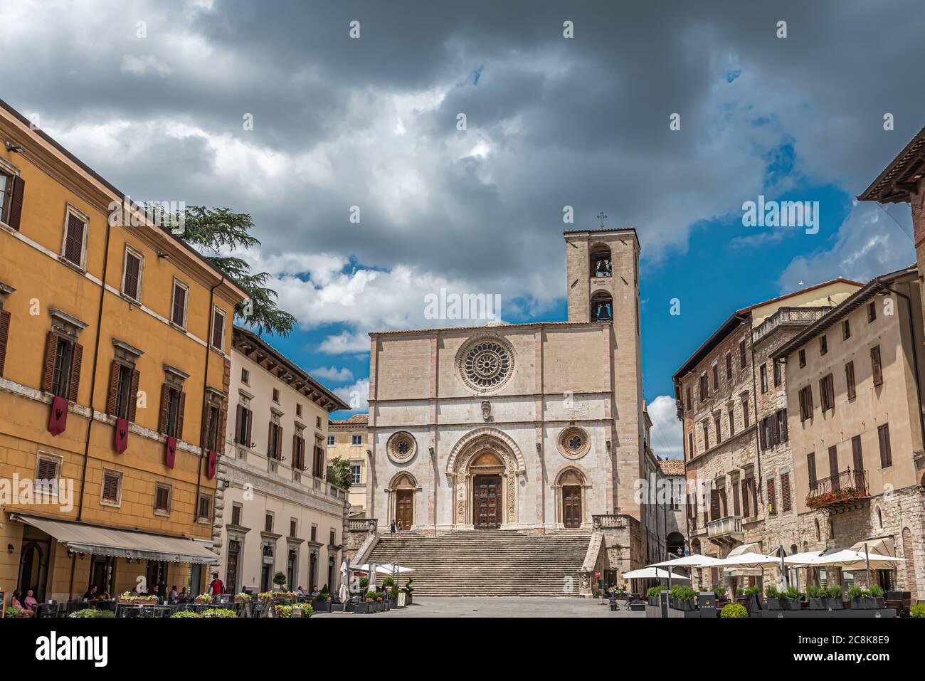 Todi, a terrace on Umbria, a jewel of art and culture. The ideal city ...