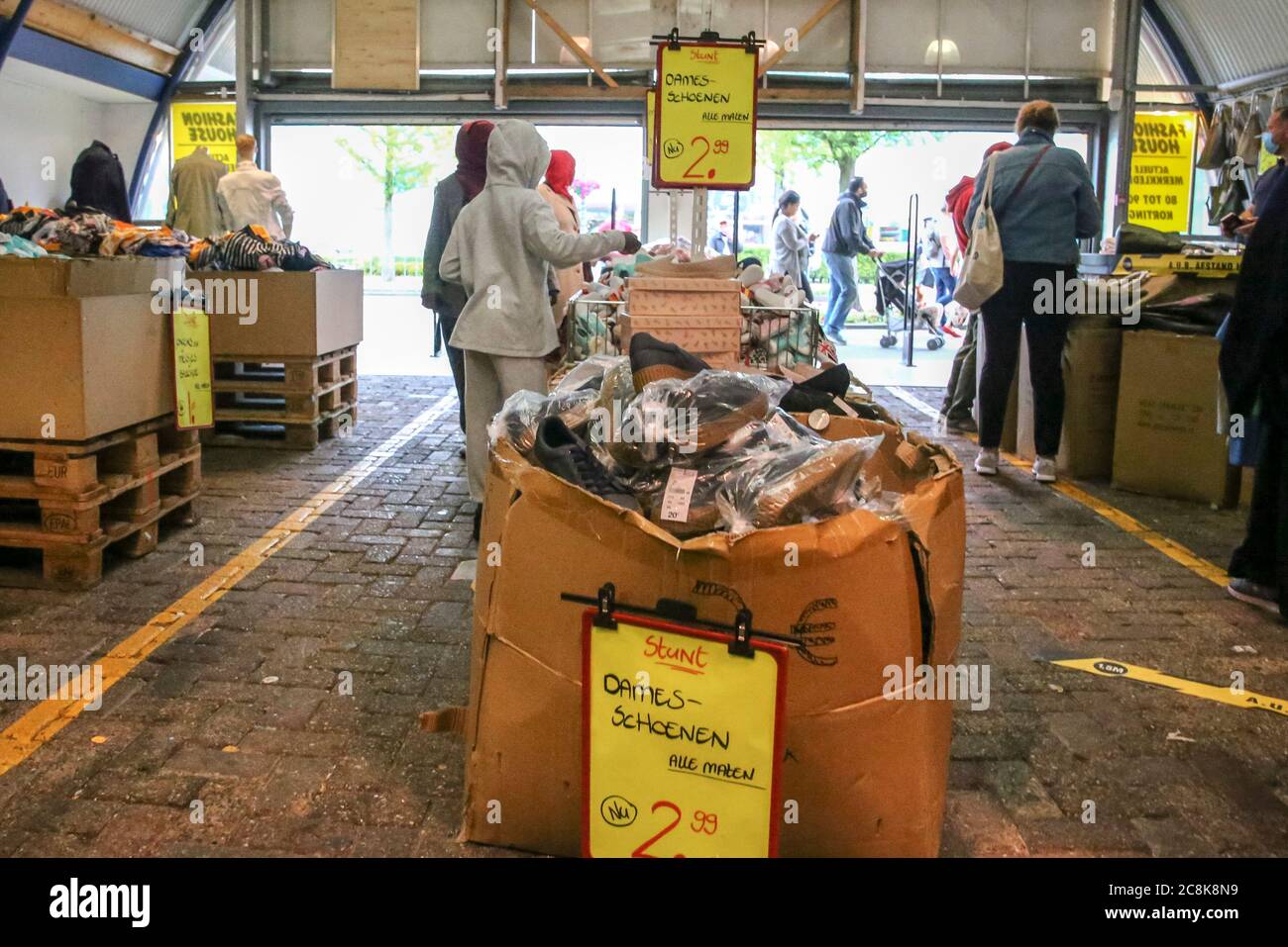 Bazaar beverwijk schoenenwinkel hi-res stock photography and images - Alamy